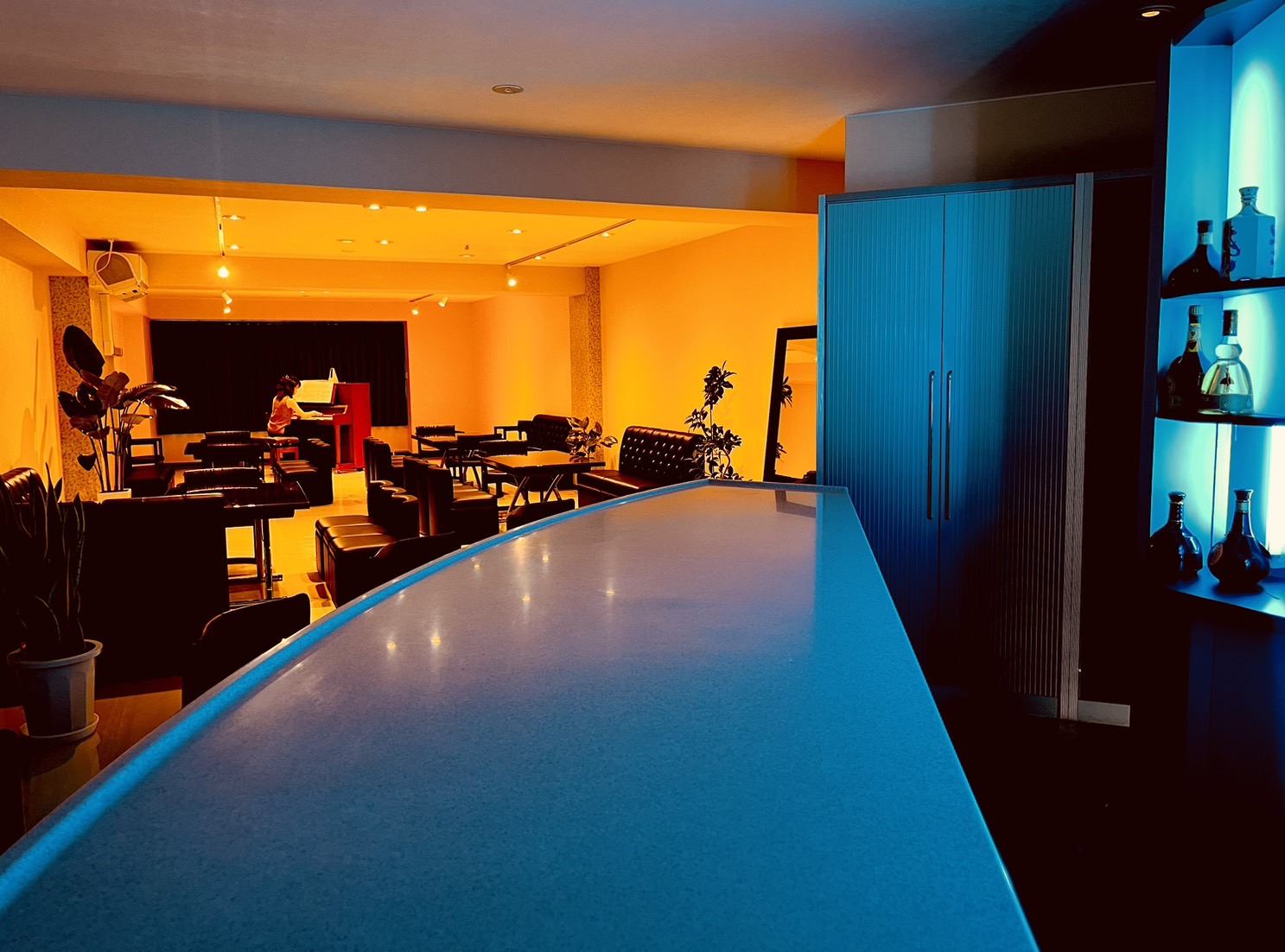 カフェバー テムズ＆ミュージックバー テムズ | カフェバー テムズは目の前に広瀬川を眺められ、店内では生演奏のピアノやJAZZをお楽しみいただけます。 ミュージックバー テムズでは毎日様々な ...